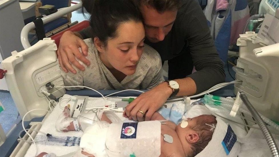 East Kent baby deaths: Scale of deaths at trust 'not clear-cut' - BBC News