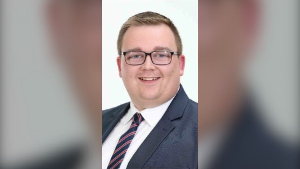 DUP councillor: Marc Collins suspended over 'abusive' tweets - BBC News