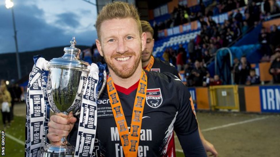 Ross County: Declan McManus and Michael Gardyne sign new deals - BBC Sport