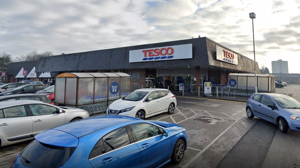 Brownhills Tesco death: Man found injured on car park dies - BBC News