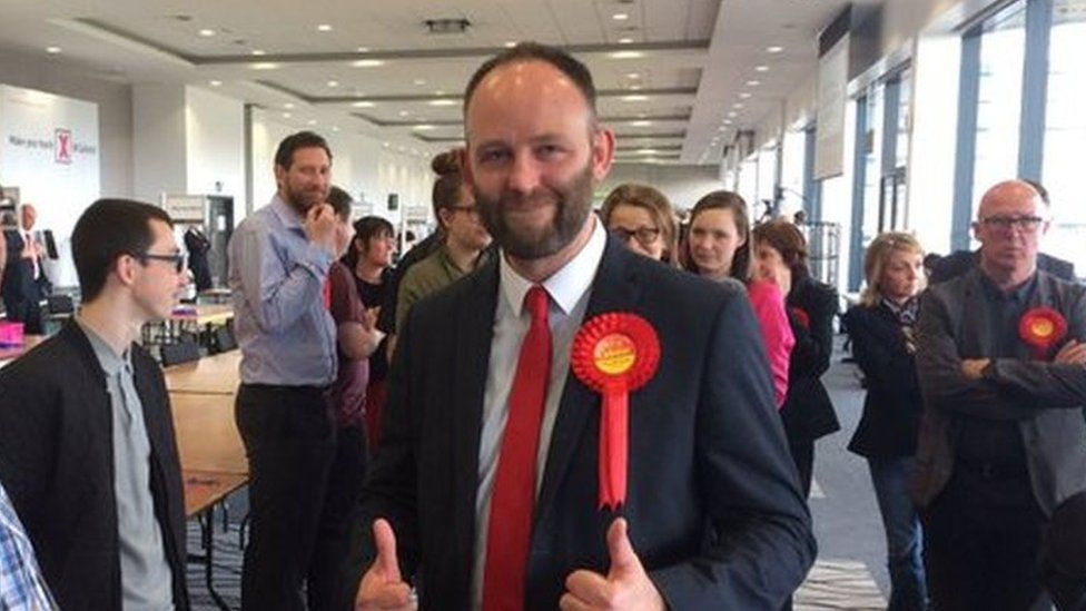 Salford mayor named as Paul Dennett - BBC News