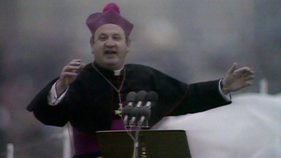 Former Bishop of Galway Eamon Casey dies - BBC News