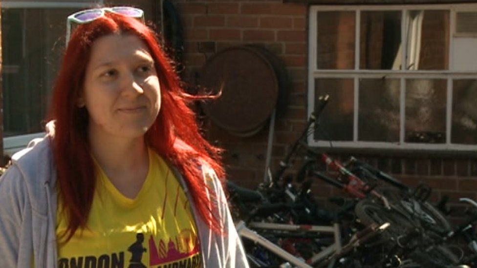 Shropshire charity gives free bicycles to NHS staff - BBC News