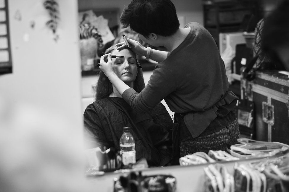 Behind the scenes at the ballet - BBC News