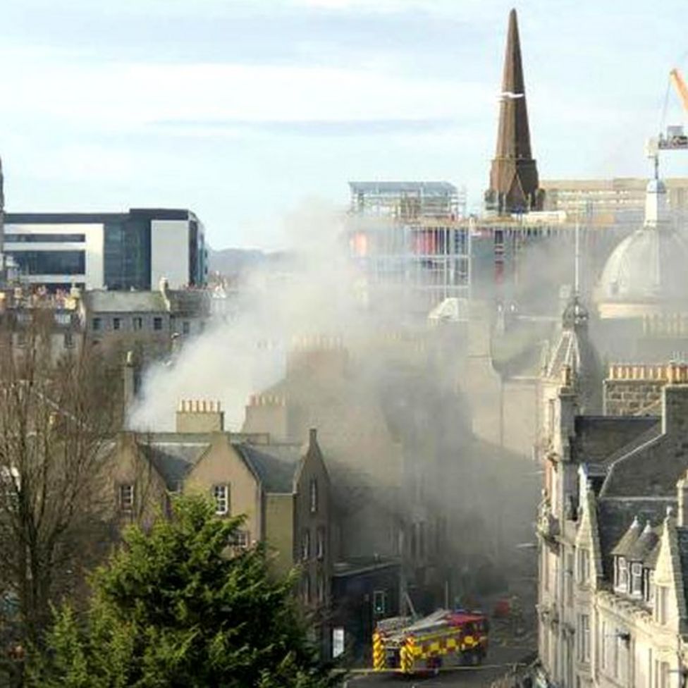 Fire crews tackle Aberdeen restaurant blaze - BBC News