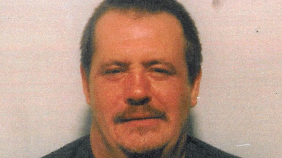 Brian Metcalfe: Family appeal over 2001 Wath murder - BBC News