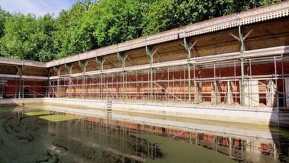 Reading Lido opening: Thames Water denies 'delaying tactics' - BBC News