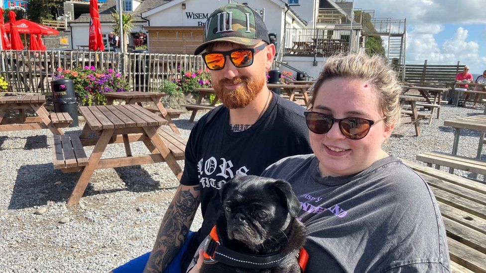 Pembrokeshire: Wiseman's Bridge beach sewage warning - BBC News