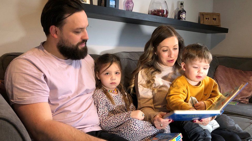 Southampton family warns of RSV symptoms in children - BBC News