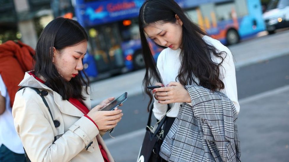 Call problems hit O2 mobile network - BBC News