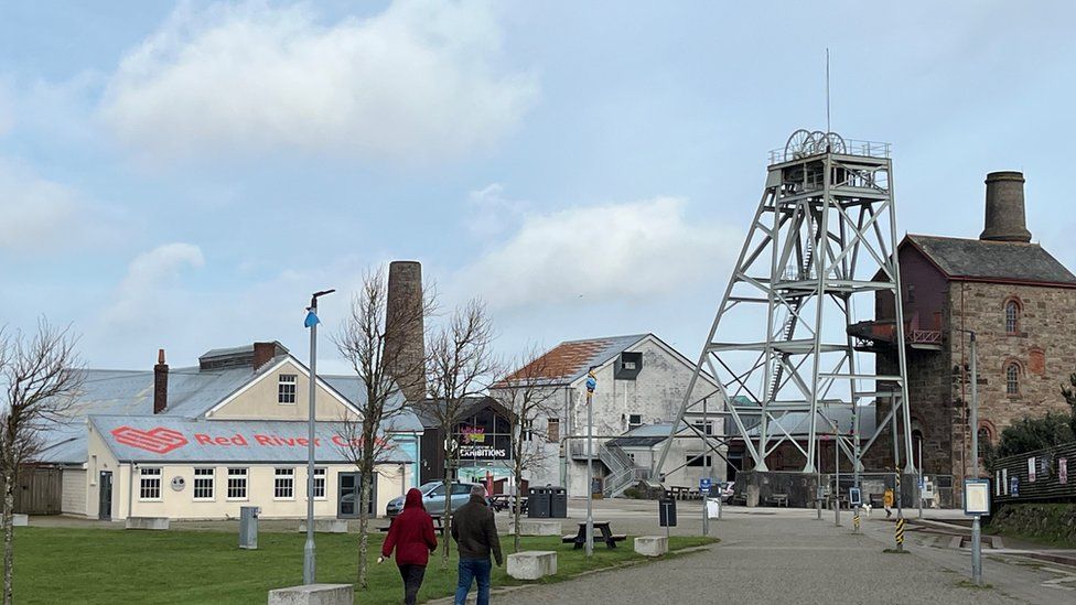 Heartlands cafe in Pool closes its doors for the last time - BBC News