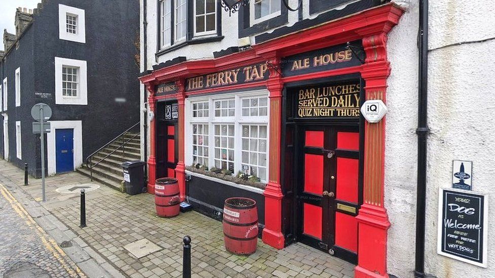 Gin HQ on colourful South Queensferry street told to go grey - BBC News