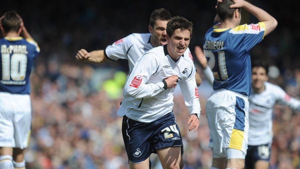 Joe Allen: 'Roedd e jest mor, mor glyfar' - BBC Cymru Fyw