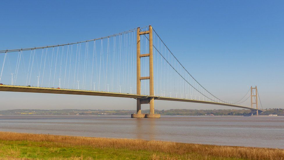 Humber Bridge: Engineers to walk cables during inspection - BBC News