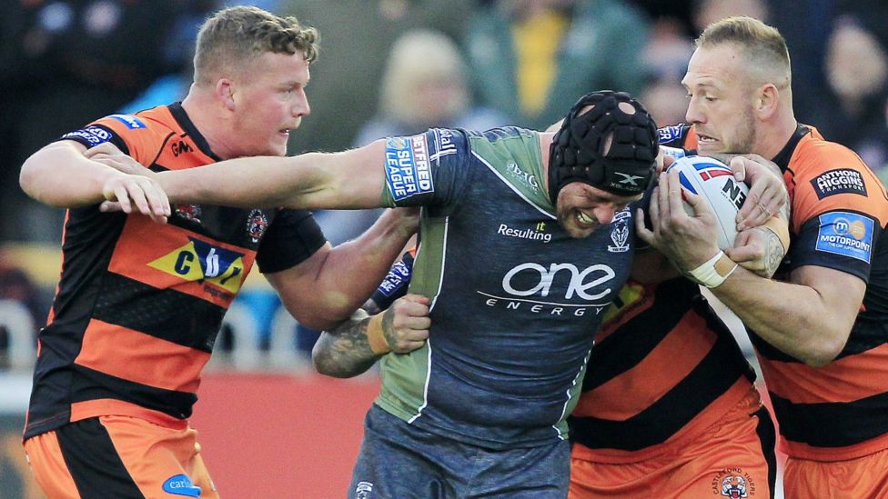 Super League: Castleford add to Leeds frustrations with crushing five ...