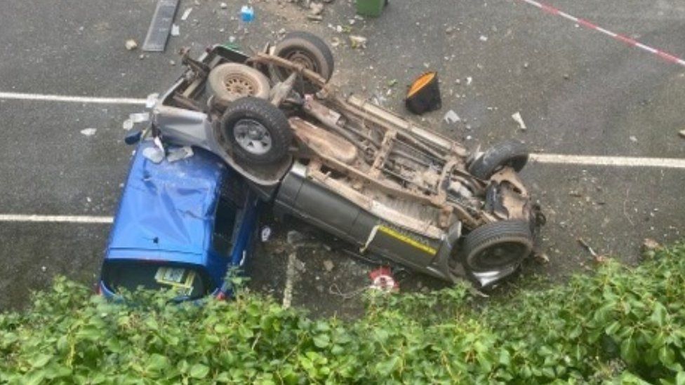 Car falls 20ft in St Ives after crashing through wall - BBC News