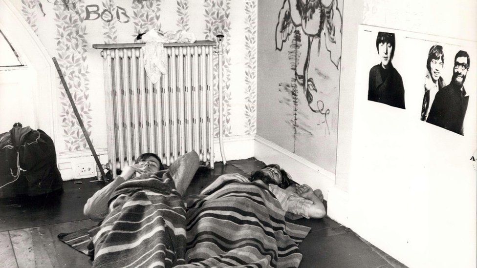 When hippy squatters took over a Piccadilly mansion - BBC News