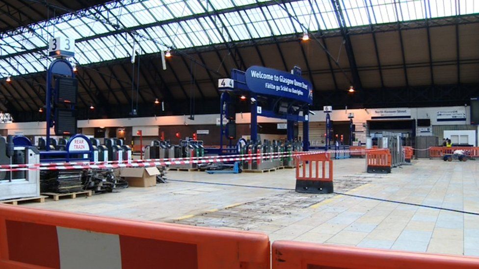 Glasgow Queen Street station tunnel reopens - BBC News