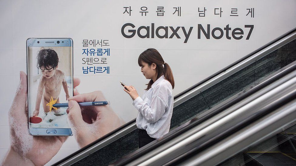 Samsung slashes profit forecast over Galaxy Note 7 crisis - BBC News