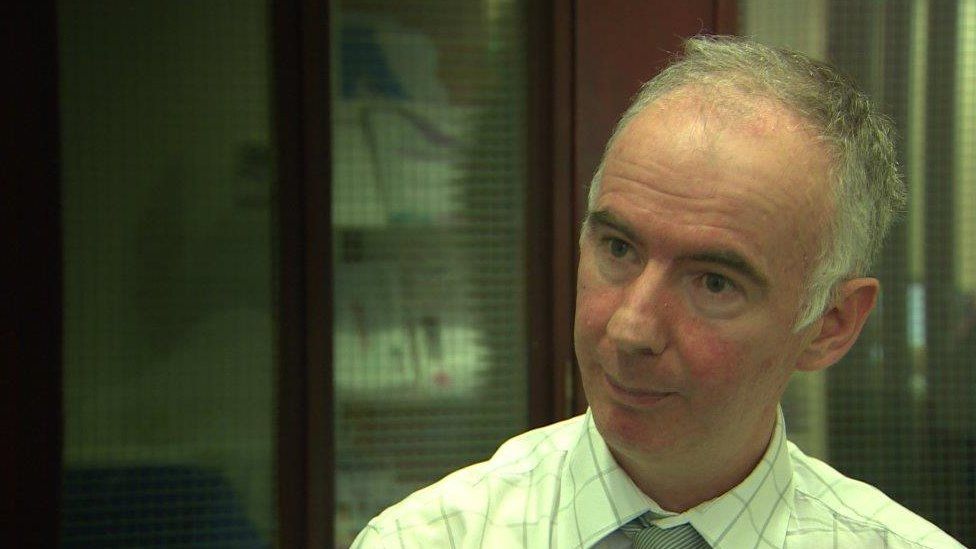 Universal credit: Minister bids to restore £20 uplift - BBC News