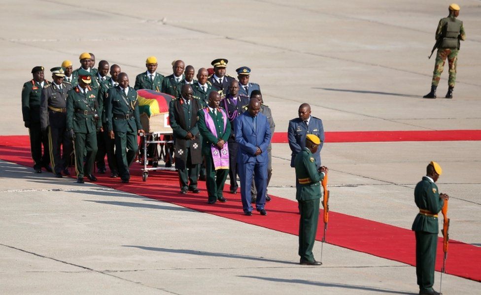 Robert Mugabe's body arrives home from Singapore - BBC News