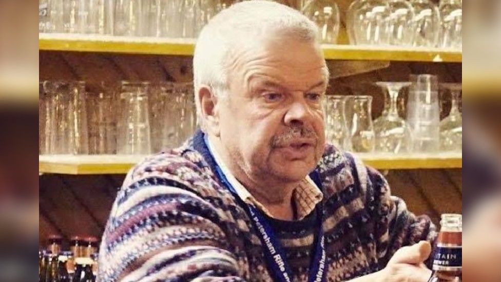 Brands Hatch: Robert Foote named as marshal killed in crash - BBC News