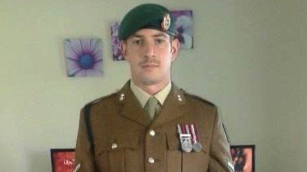 Jennifer and Stephen Chapple: Ex-soldier 'not same' after war - BBC News