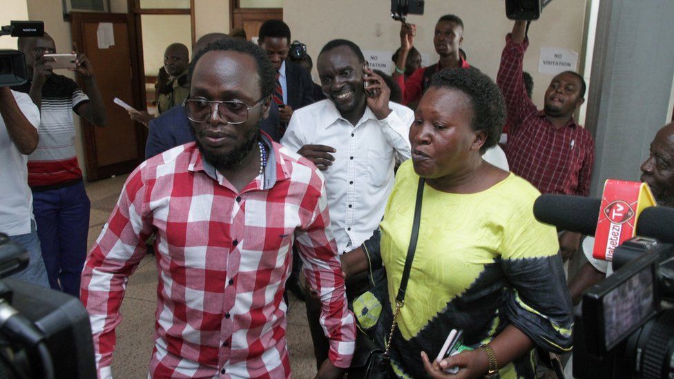 Tanzania journalist Erick Kabendera freed after seven months - BBC News