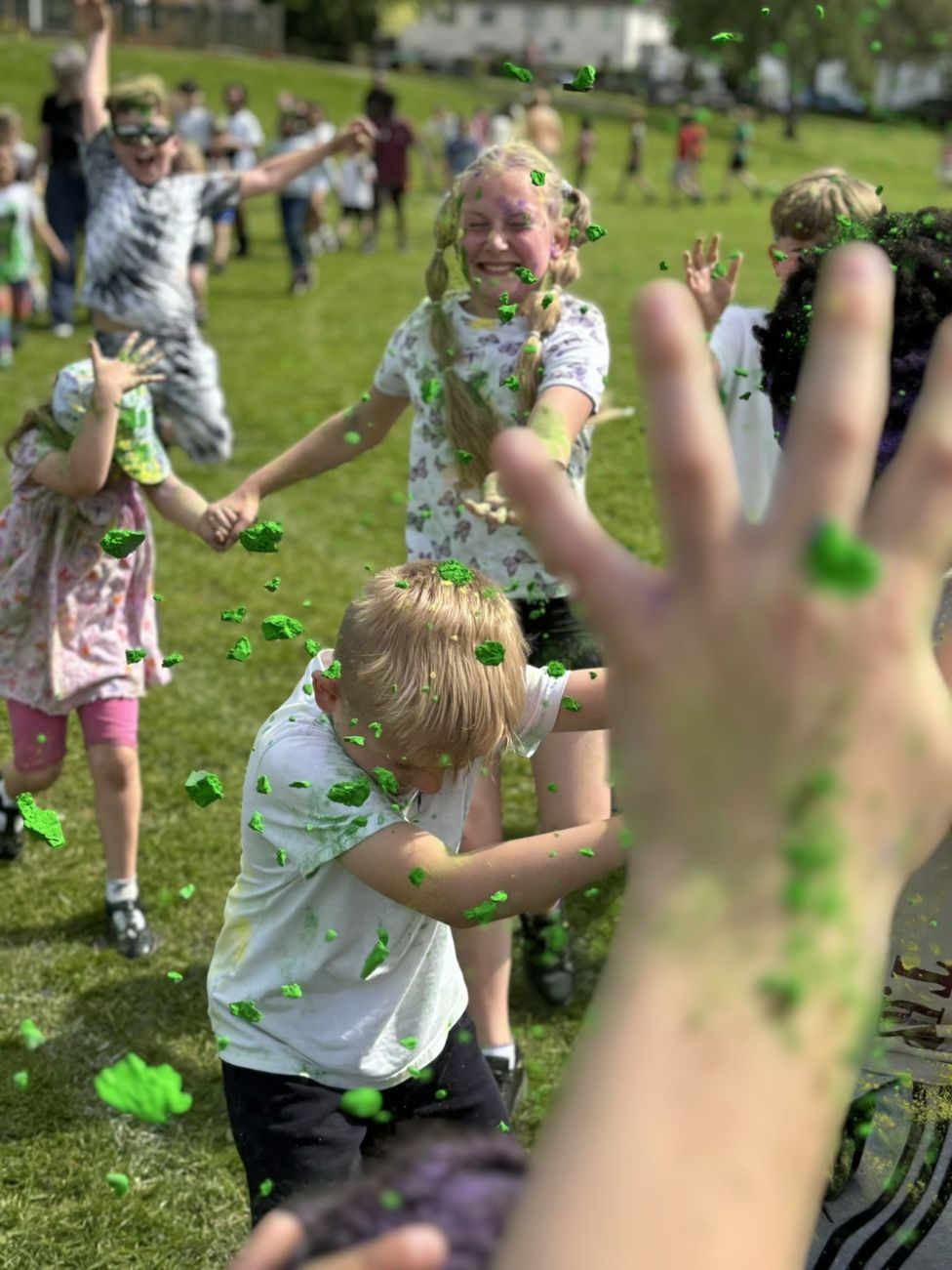 In pictures: Leicestershire school children take part in 'colour dash ...
