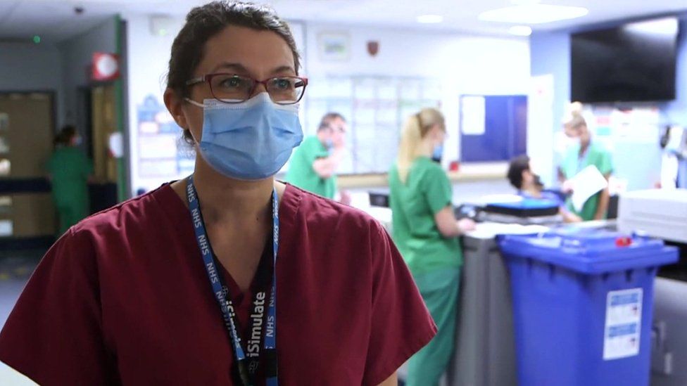 Covid: Royal Glamorgan Hospital nurse felt 'overwhelming fear' - BBC News