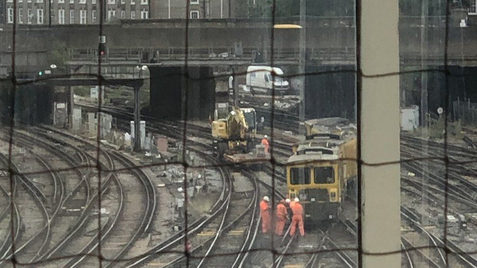 London Victoria derailment hits Gatwick Express and Southern trains ...