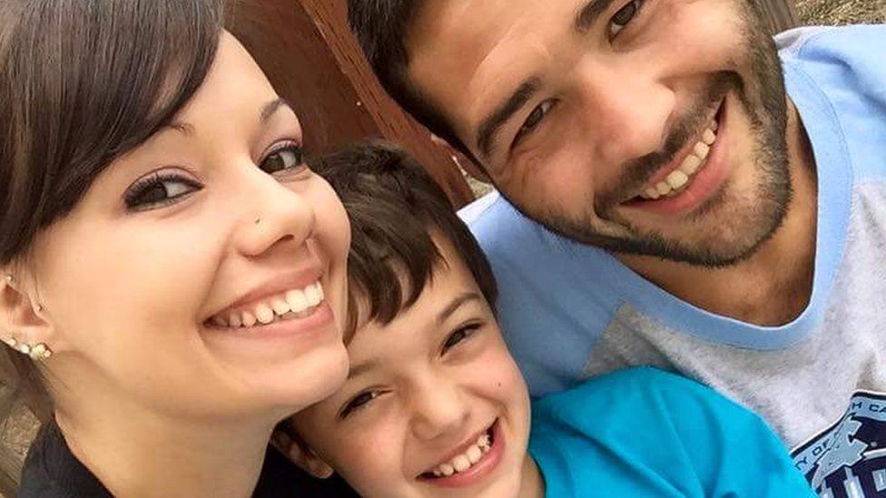 Chris Mintz: Army veteran regarded as 'hero' in Oregon shooting - BBC News