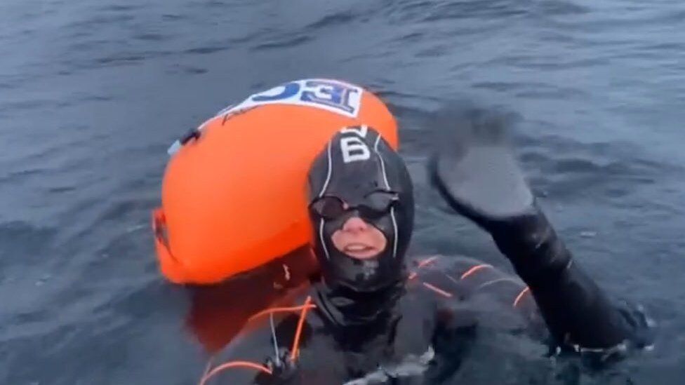 World record: First woman to swim the length of Britain! - BBC Newsround