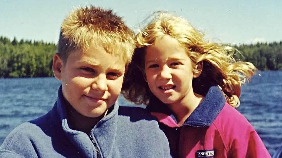 What can these caps tell us about children and race? - BBC News