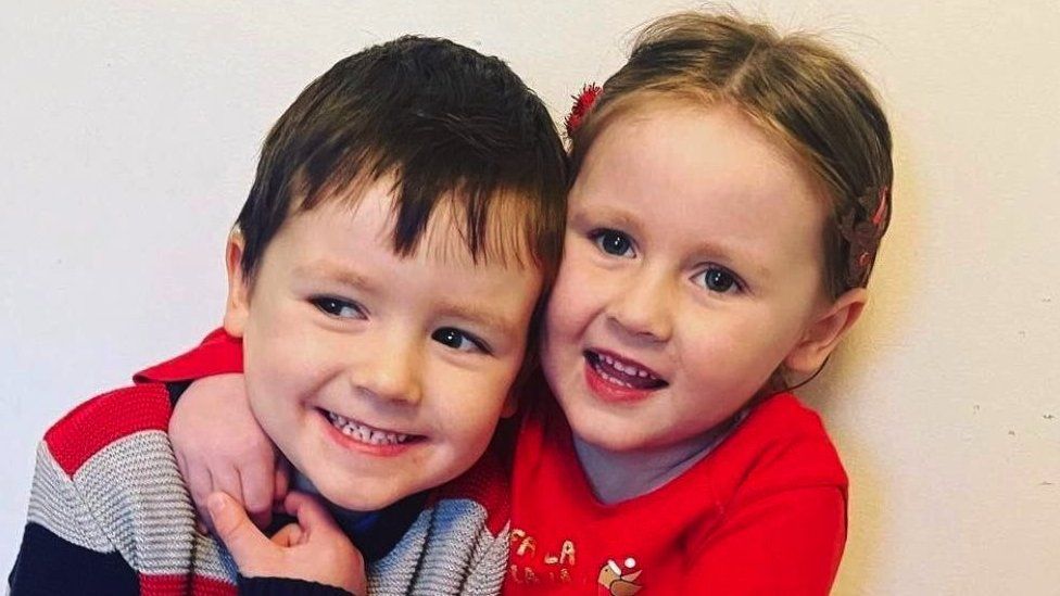 Ni'n Dau: Nic Parry a'i efaill, Wil - BBC Cymru Fyw