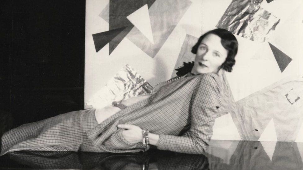 Southampton's celebrated figures shown in portrait exhibition - BBC News