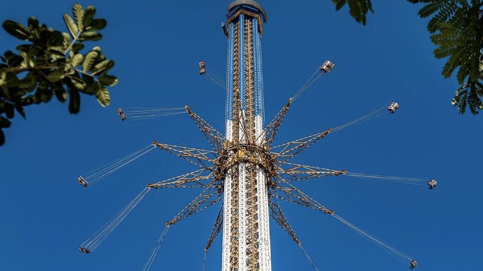 The world's tallest swing and other extreme attractions - BBC Newsround