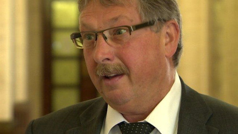 Sammy Wilson backs 'friend' Cushnahan over Nama claims - BBC News
