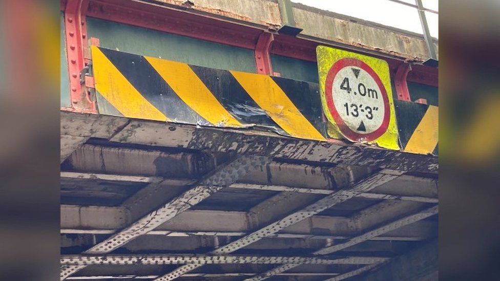 Trains cancelled between Uckfield and Oxted after bridge crash - BBC News