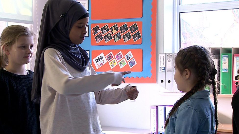 What is Makaton? - BBC Newsround