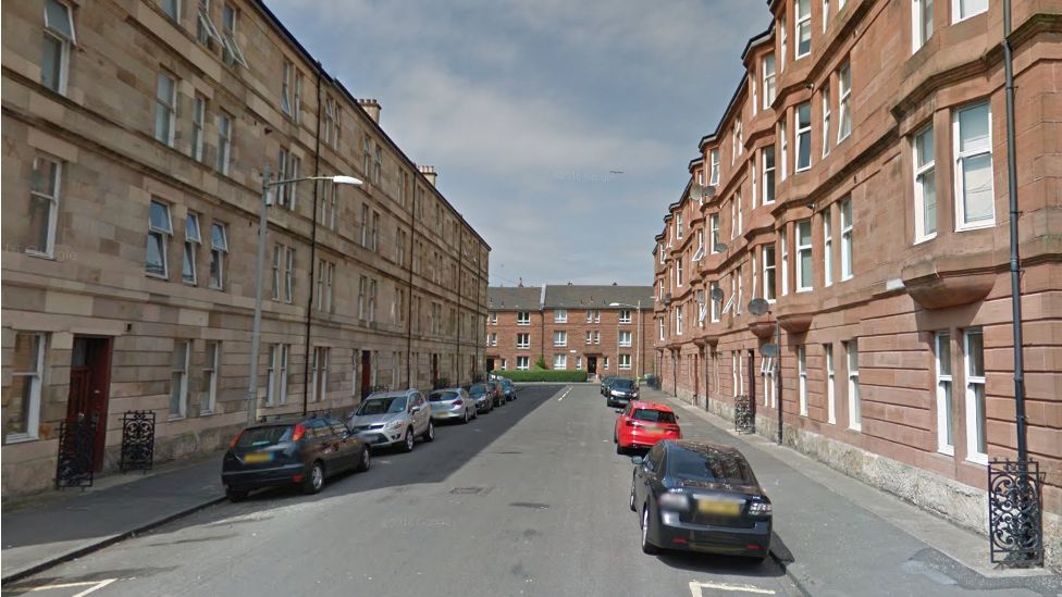 Man injured in Govan knife attack - BBC News