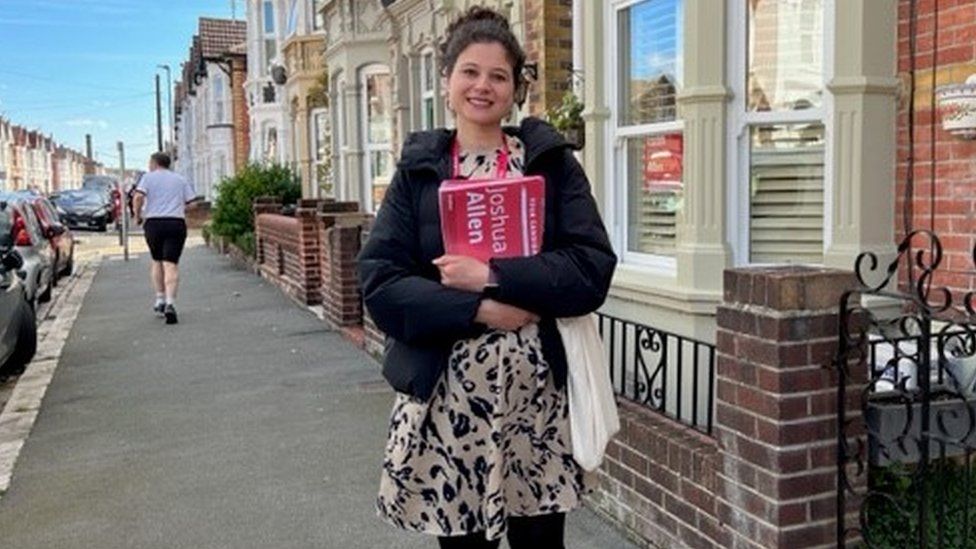 Local Elections 2023: On the campaign trail in Portsmouth - BBC News