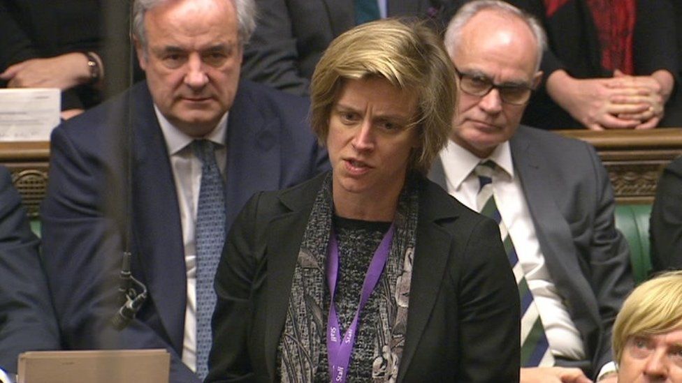 MP and boxer Charlotte Leslie says sport 'prevents extremism' - BBC News