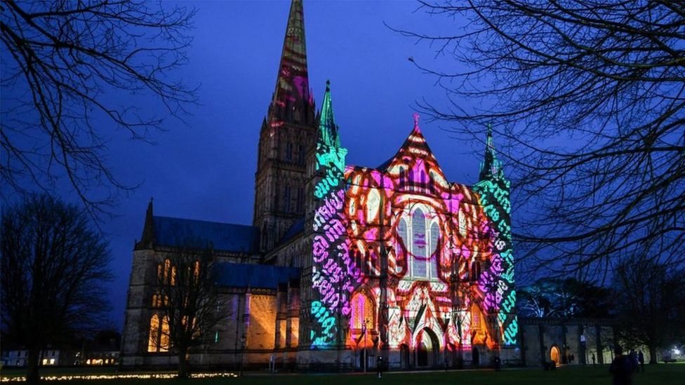 Salisbury Cathedral is lit up to mark its 800th anniversary - BBC News