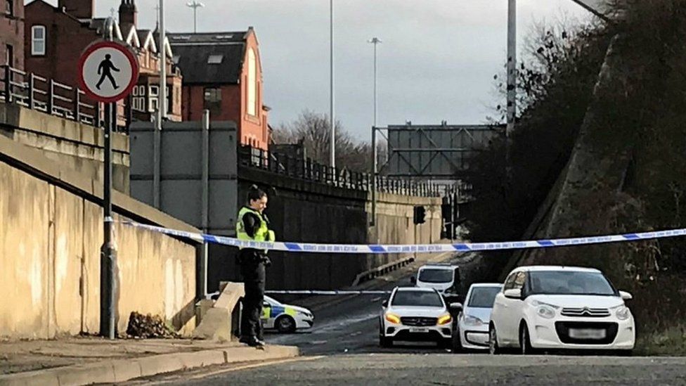 Sarah Henshaw: Woman found dead in Leeds flat named - BBC News