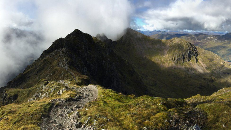 Woman relives ordeal on Glen Coe's Aonach Eagach Ridge - BBC News