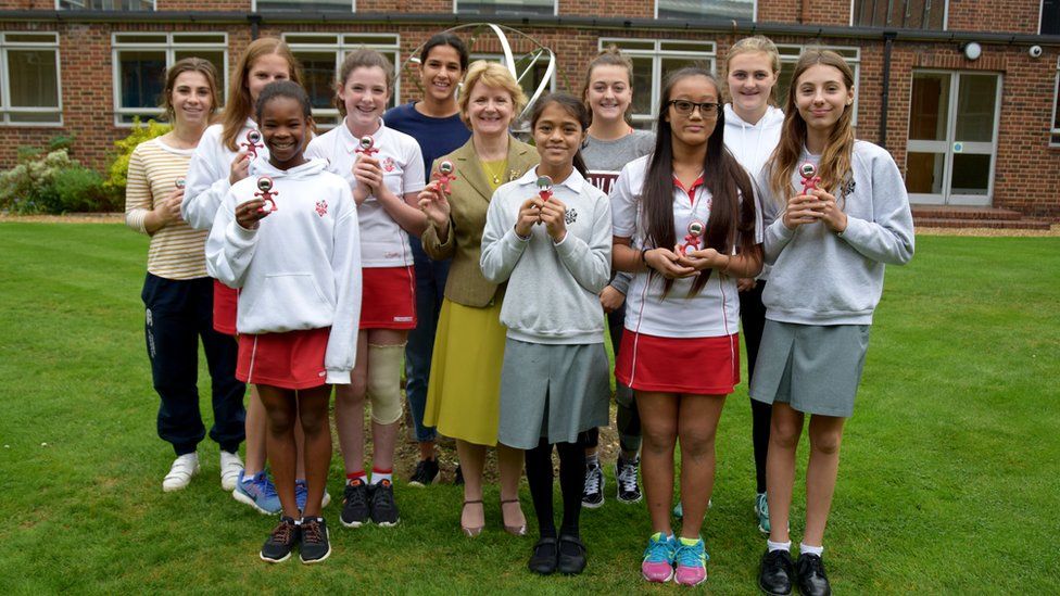 Hampton school gives pupils alarm clocks to replace 'distracting phones ...
