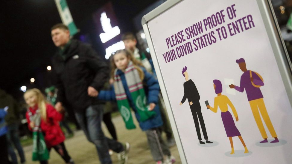 Covid pandemic not over when Omicron ends, says Professor Leitch - BBC News