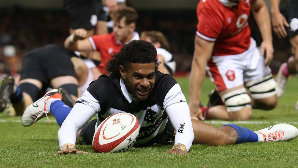 Cymru yn trechu'r Barbariaid o 49-26 - BBC Cymru Fyw