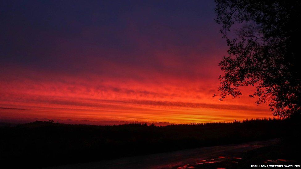 In pictures: Red sky on an October morning - BBC Weather